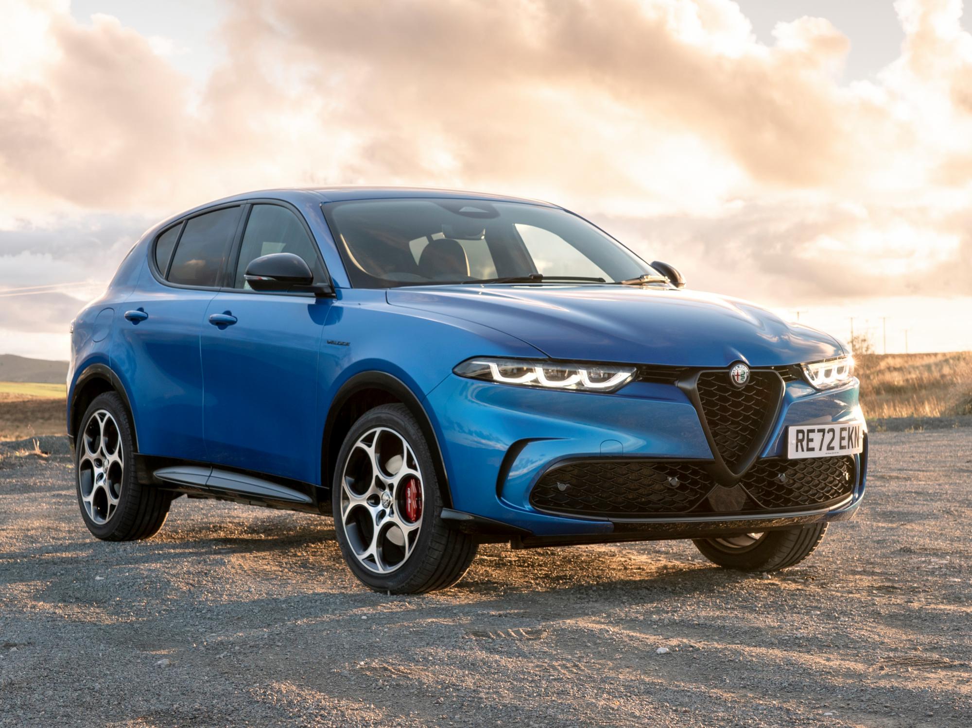 Alfa Romeo Tonale PHEV (2022-) review | Available new Compact/Small SUV ...