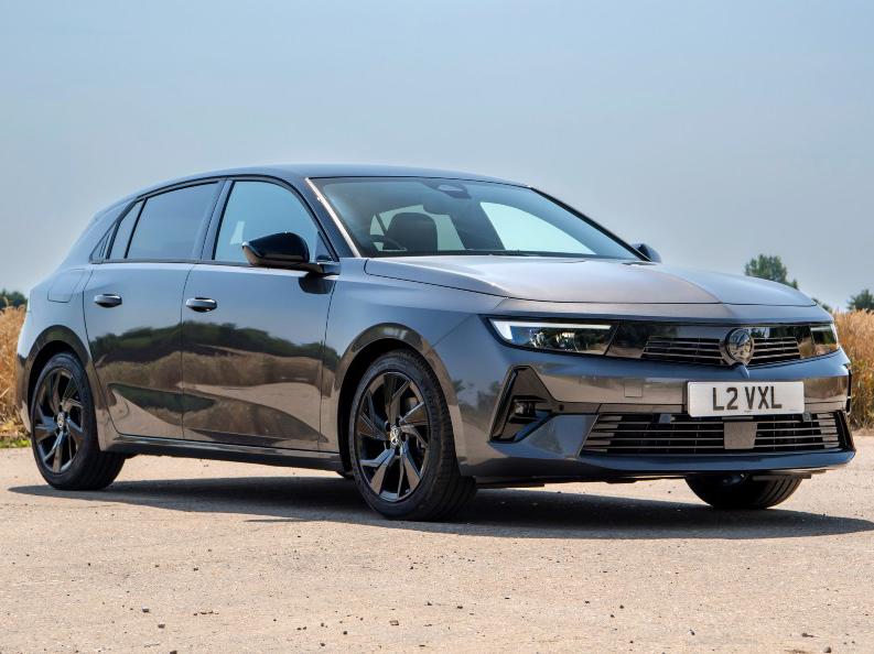 Vauxhall Astra Plug-in Hybrid (2022-) review | Available new Medium ...